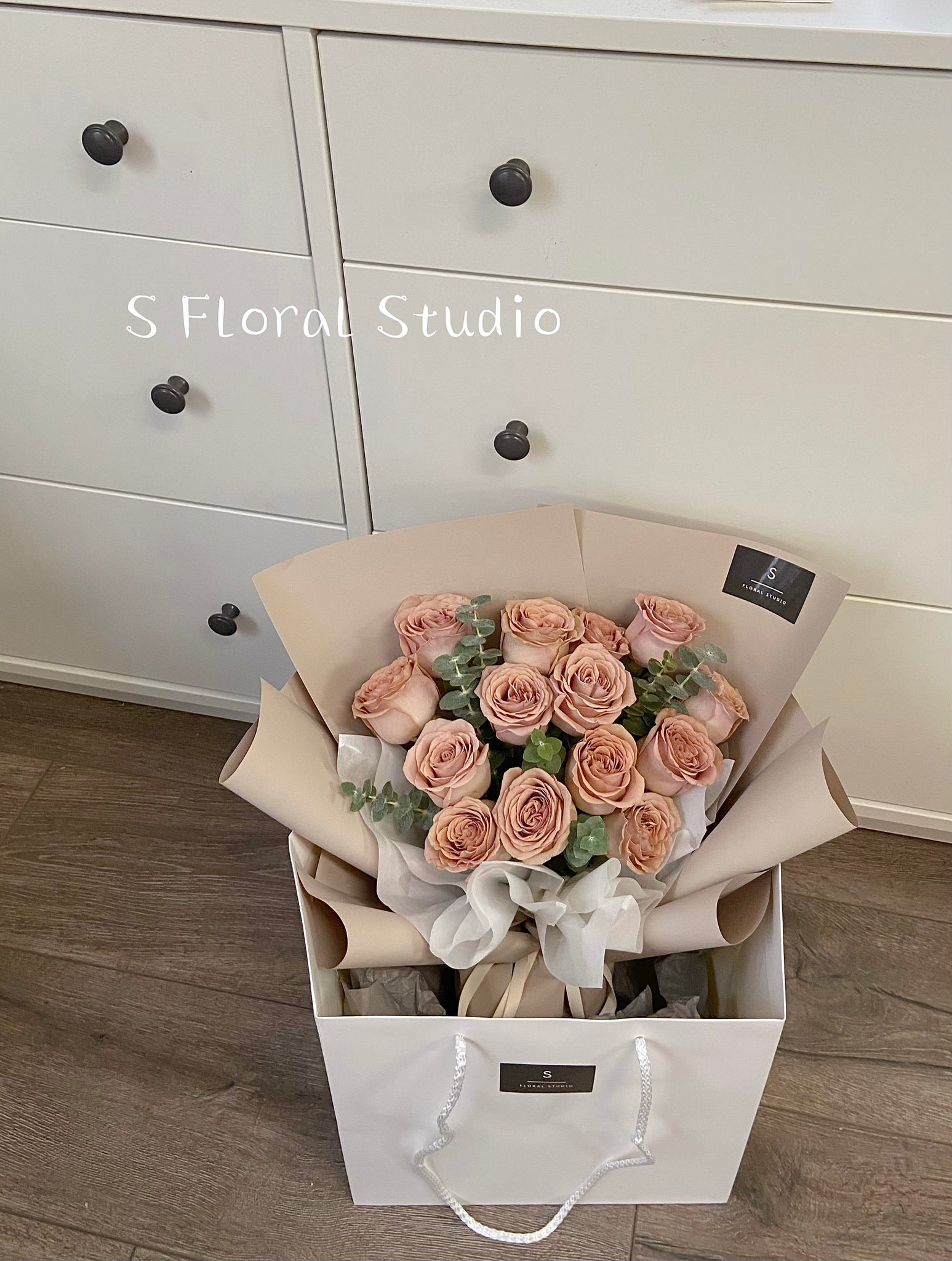 Mocha Roses Bouquet – S Floral Studio