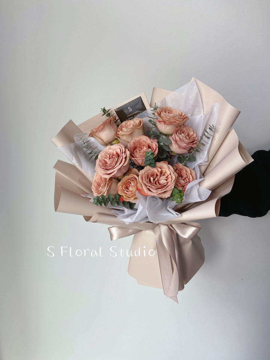 Mocha Roses Bouquet – S Floral Studio